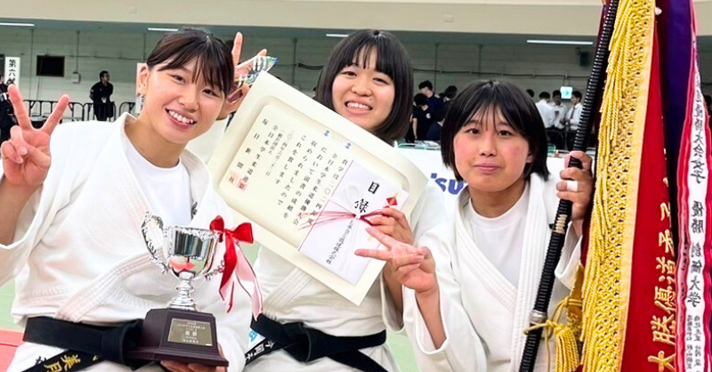 体育会柔道部女子が全日本学生柔道優勝大会に出場し、3人制の団体戦で優勝しました！ | 広島大学