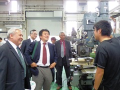 バンドン工科大学（インドネシア共和国）から、AKHMALOKA総長らが来学されました | 広島大学