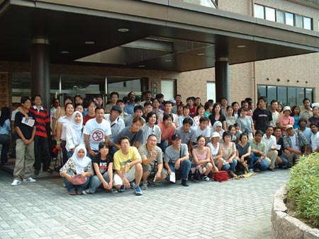 Visit by International Students from Gifu University | Hiroshima University